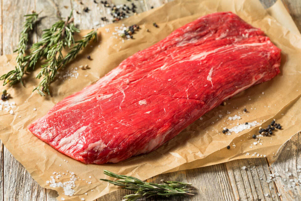 5 Differences Between Flat Iron vs Flank Steak to Make the Best Choice