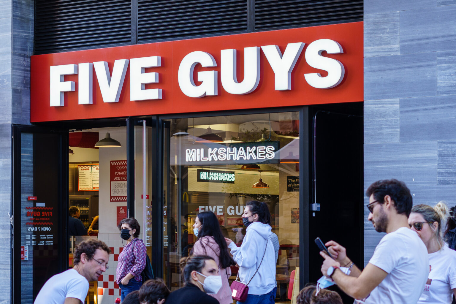 5 Reasons Five Guys Peanut Oil Makes Their Fries Delicious and Healthier