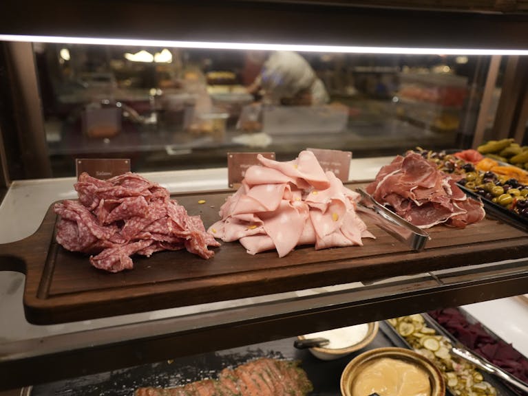7 Signs of Spoiled Meat to Keep Your Family Safe